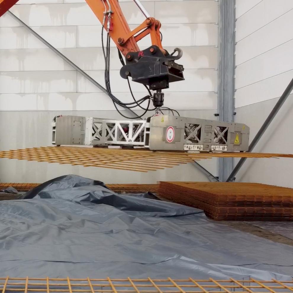 Iron Grapper by The Roberts